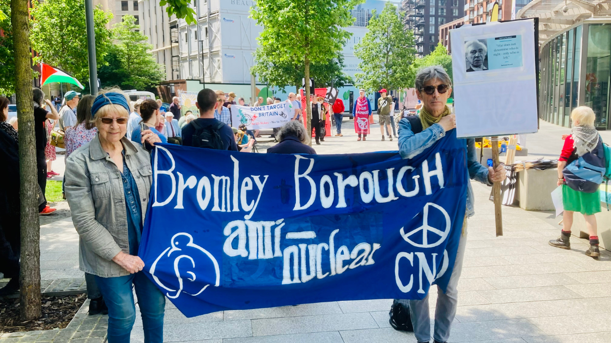 Campaigners say “no thanks – no more nukes” outside US embassy in London