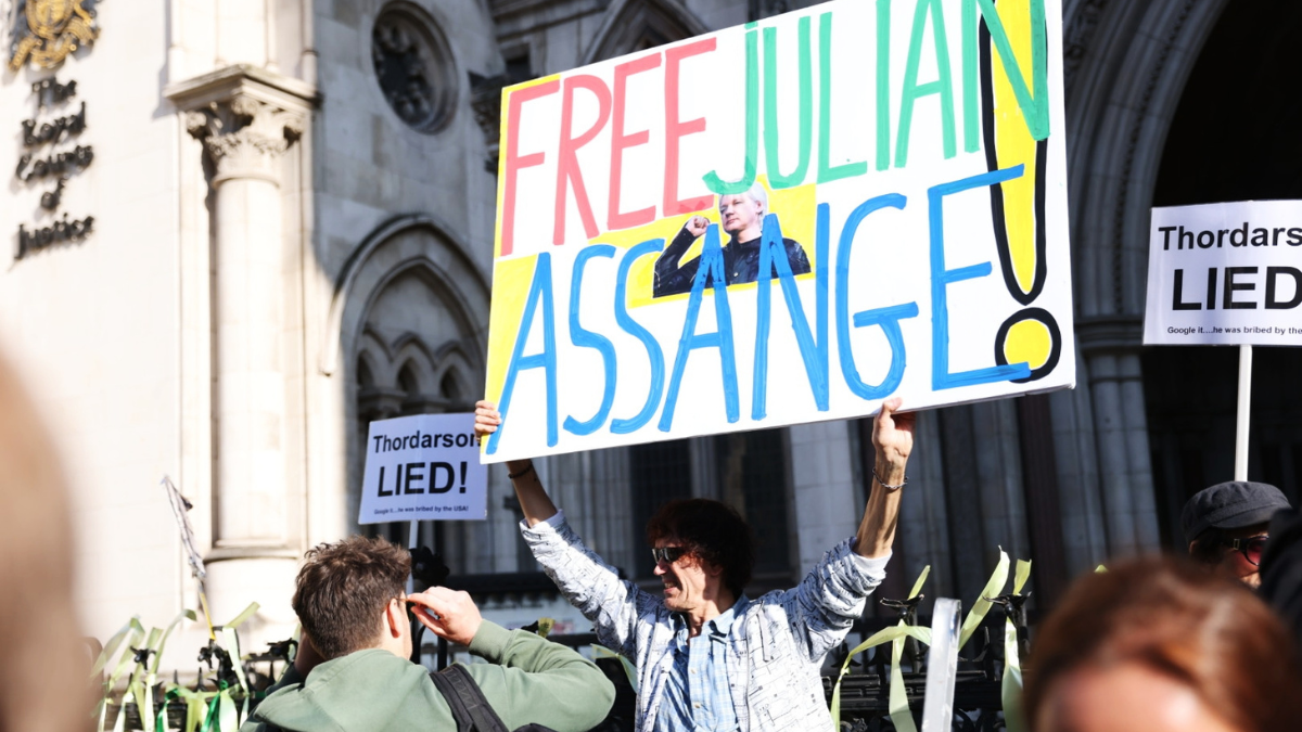 After 5 years long years, Julian Assange is free – Jeremy Corbyn’s ...